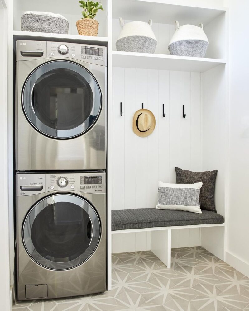 26 Laundry Room Bench Ideas That Add a Pop of Color to an Otherwise ...